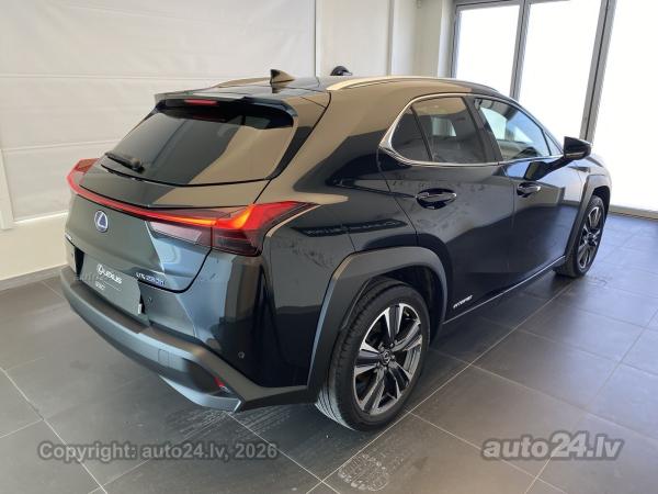 Melns Lexus UX 2021 Tallina, ar dzinēja tilpumu 2.00 L un nobraukumu 62 tūkst. km par 26300 €, foto 6 vietnē AUTOMOTO.COM.LV