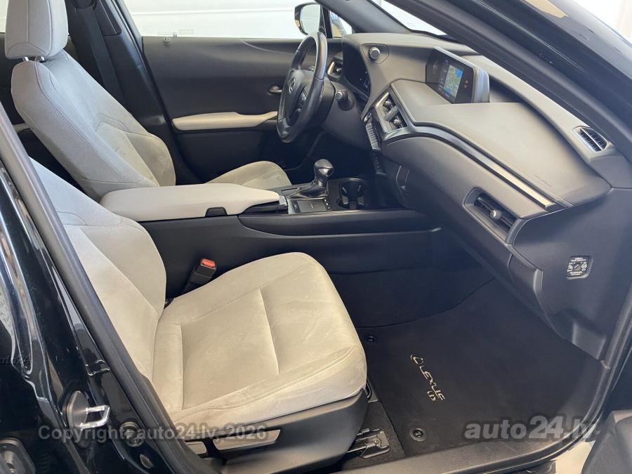 Melns Lexus UX 2021 Tallina, ar dzinēja tilpumu 2.00 L un nobraukumu 62 tūkst. km par 26300 €, foto 8 vietnē AUTOMOTO.COM.LV