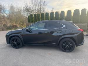 Black Lexus UX 2021 in Riga, with an engine capacity of 2.00 L and mileage of 38 thousand km for 22900 €, photo 3 on AUTOMOTO.COM.LV