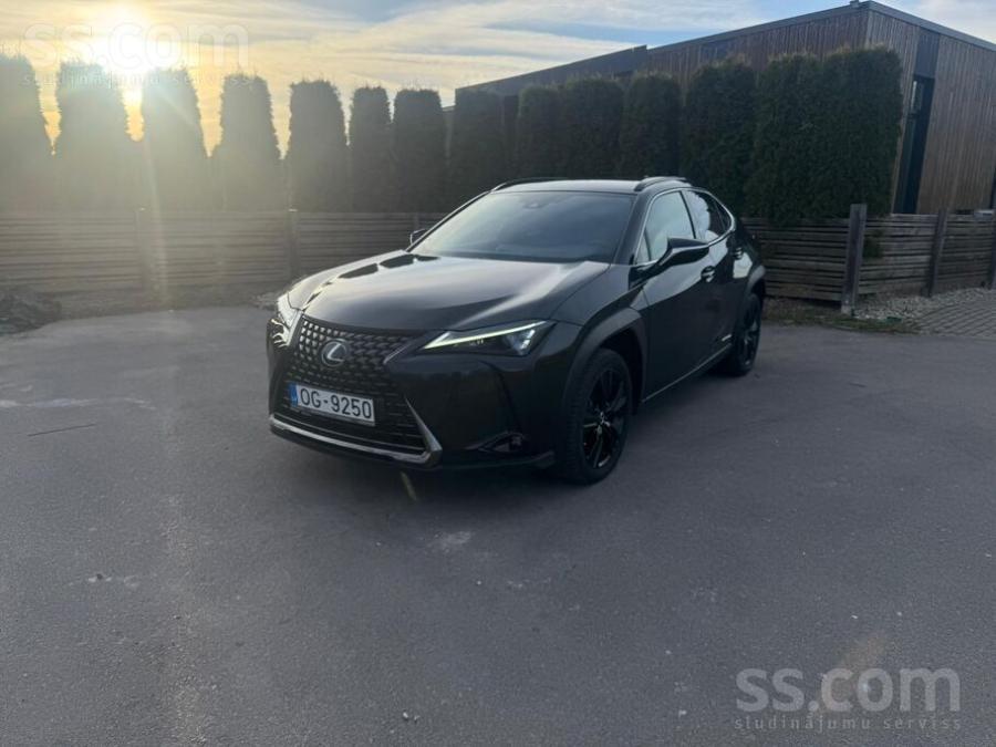 Black Lexus UX 2021 in Riga, with an engine capacity of 2.00 L and mileage of 38 thousand km for 22900 €, photo 6 on AUTOMOTO.COM.LV