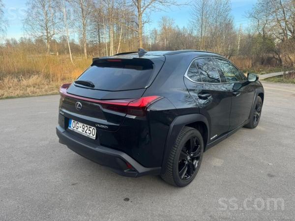 Black Lexus UX 2021 in Riga, with an engine capacity of 2.00 L and mileage of 38 thousand km for 22900 €, photo 6 on AUTOMOTO.COM.LV