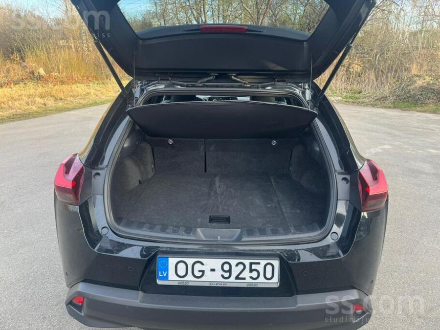Black Lexus UX 2021 in Riga, with an engine capacity of 2.00 L and mileage of 38 thousand km for 22900 €, photo 9 on AUTOMOTO.COM.LV