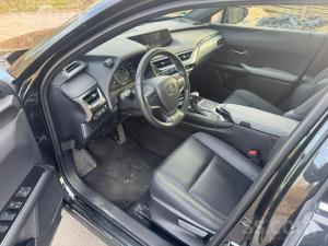 Black Lexus UX 2021 in Riga, with an engine capacity of 2.00 L and mileage of 38 thousand km for 22900 €, photo 11 on AUTOMOTO.COM.LV