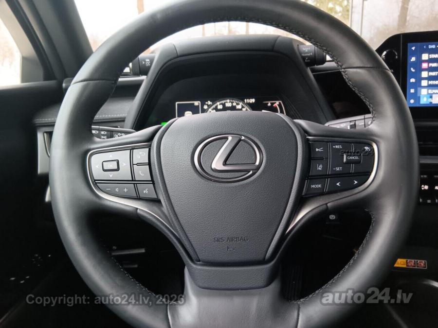 Melns Lexus UX 2022 Tallina, ar dzinēja tilpumu 2.00 L un nobraukumu 44 tūkst. km par 24990 €, foto 11 vietnē AUTOMOTO.COM.LV