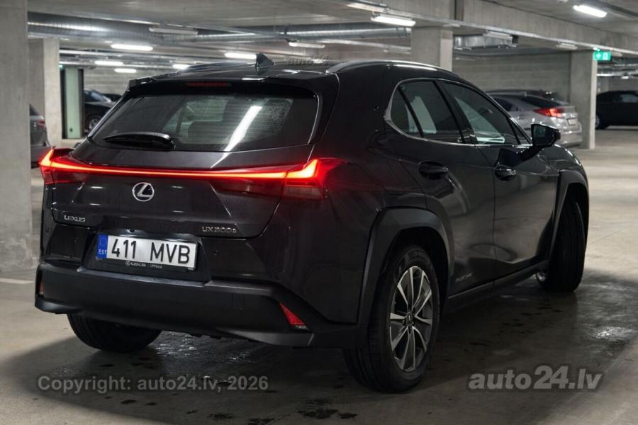 Melns Lexus UX 2022 Tallina, ar dzinēja tilpumu 0.00 L un nobraukumu 48 tūkst. km par 26900 €, foto 3 vietnē AUTOMOTO.COM.LV