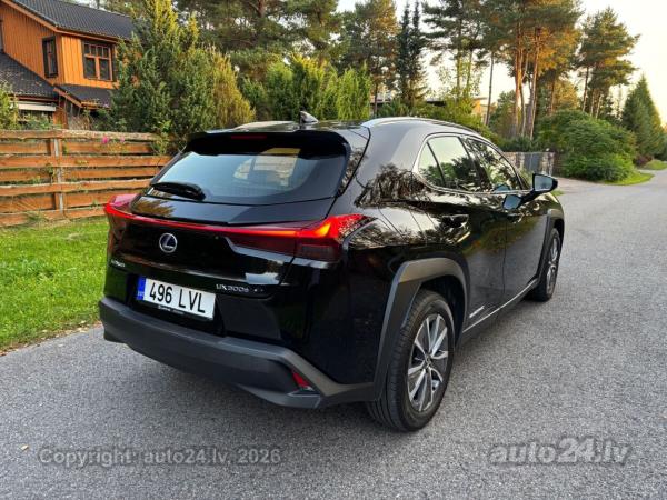 Black Lexus UX 2022 in Tallinn, with an engine capacity of 0.00 L and mileage of 52 thousand km for 24000 €, photo 2 on AUTOMOTO.COM.LV