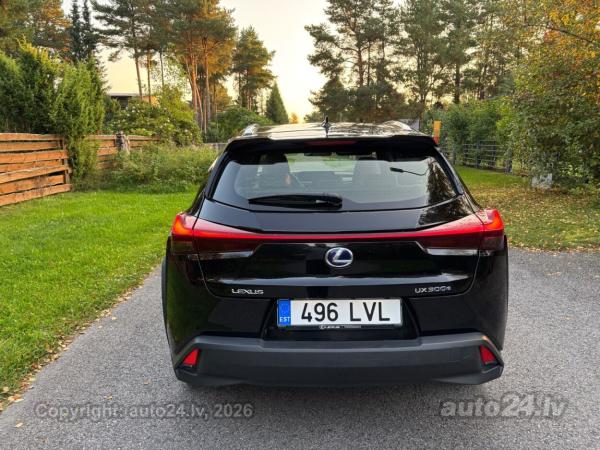 Black Lexus UX 2022 in Tallinn, with an engine capacity of 0.00 L and mileage of 52 thousand km for 24000 €, photo 3 on AUTOMOTO.COM.LV