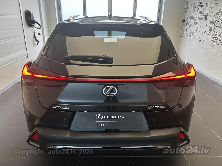 Black Lexus UX 2024 in Tallinn, with an engine capacity of 2.00 L and mileage of 36 thousand km for 35900 €, photo 4 on AUTOMOTO.COM.LV