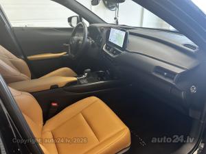 Black Lexus UX 2024 in Tallinn, with an engine capacity of 2.00 L and mileage of 36 thousand km for 35900 €, photo 9 on AUTOMOTO.COM.LV