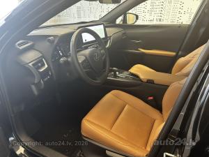 Black Lexus UX 2024 in Tallinn, with an engine capacity of 2.00 L and mileage of 36 thousand km for 35900 €, photo 14 on AUTOMOTO.COM.LV
