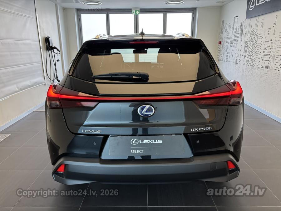 Melns Lexus UX 2021 Tallina, ar dzinēja tilpumu 2.00 L un nobraukumu 63 tūkst. km par 27900 €, foto 4 vietnē AUTOMOTO.COM.LV
