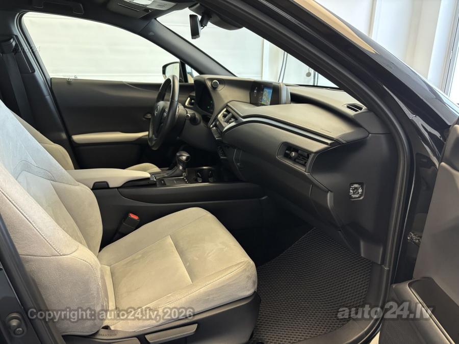 Melns Lexus UX 2021 Tallina, ar dzinēja tilpumu 2.00 L un nobraukumu 63 tūkst. km par 27900 €, foto 9 vietnē AUTOMOTO.COM.LV