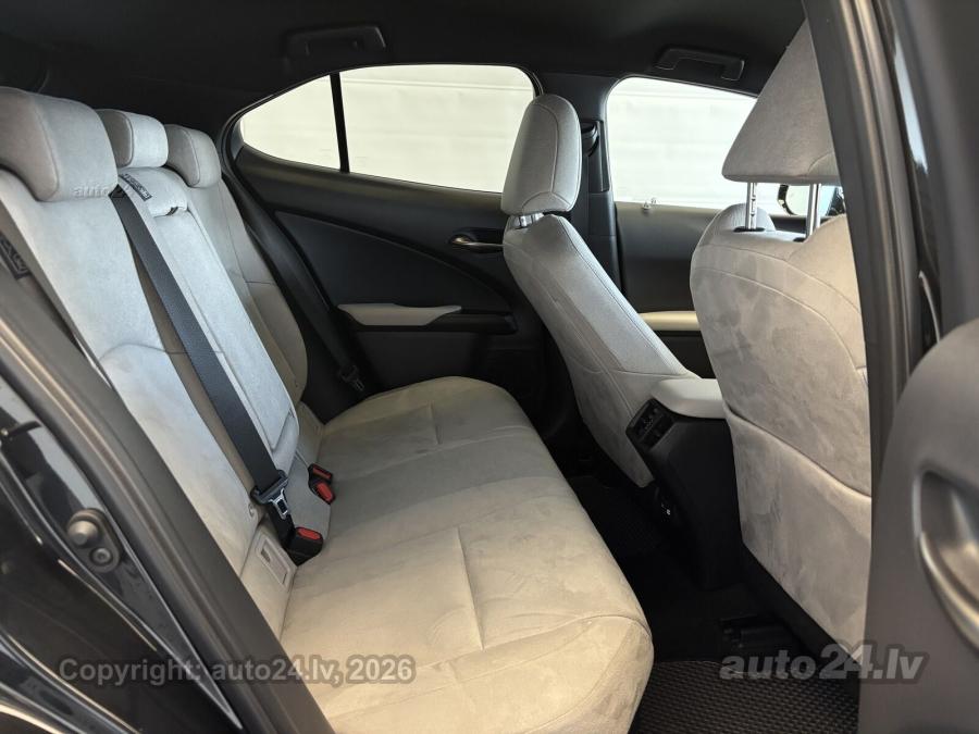 Melns Lexus UX 2021 Tallina, ar dzinēja tilpumu 2.00 L un nobraukumu 63 tūkst. km par 27900 €, foto 10 vietnē AUTOMOTO.COM.LV