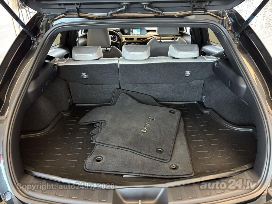 Melns Lexus UX 2021 Tallina, ar dzinēja tilpumu 2.00 L un nobraukumu 63 tūkst. km par 27900 €, foto 14 vietnē AUTOMOTO.COM.LV