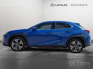 Blue Lexus UX 2021 in Riga, with an engine capacity of 2.00 L and mileage of 117 thousand km for 19900 €, photo 4 on AUTOMOTO.COM.LV