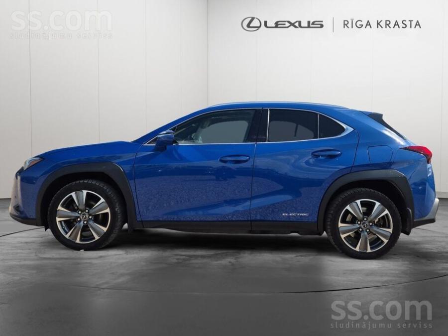 Blue Lexus UX 2021 in Riga, with an engine capacity of 2.00 L and mileage of 117 thousand km for 19900 €, photo 4 on AUTOMOTO.COM.LV