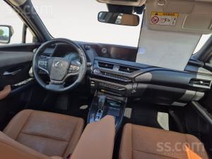Blue Lexus UX 2021 in Riga, with an engine capacity of 2.00 L and mileage of 117 thousand km for 19900 €, photo 9 on AUTOMOTO.COM.LV