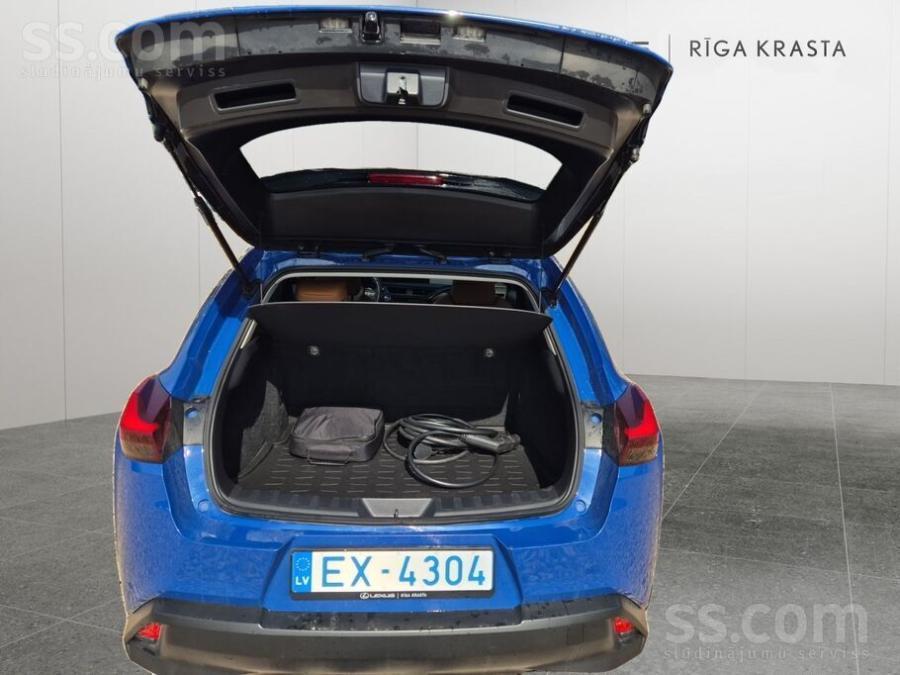 Blue Lexus UX 2021 in Riga, with an engine capacity of 2.00 L and mileage of 117 thousand km for 19900 €, photo 11 on AUTOMOTO.COM.LV