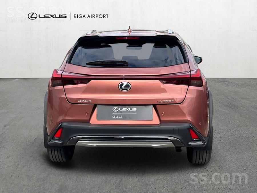 Brown Lexus UX 2025 in Riga, with an engine capacity of 2.00 L and mileage of 7 thousand km for 41900 €, photo 5 on AUTOMOTO.COM.LV