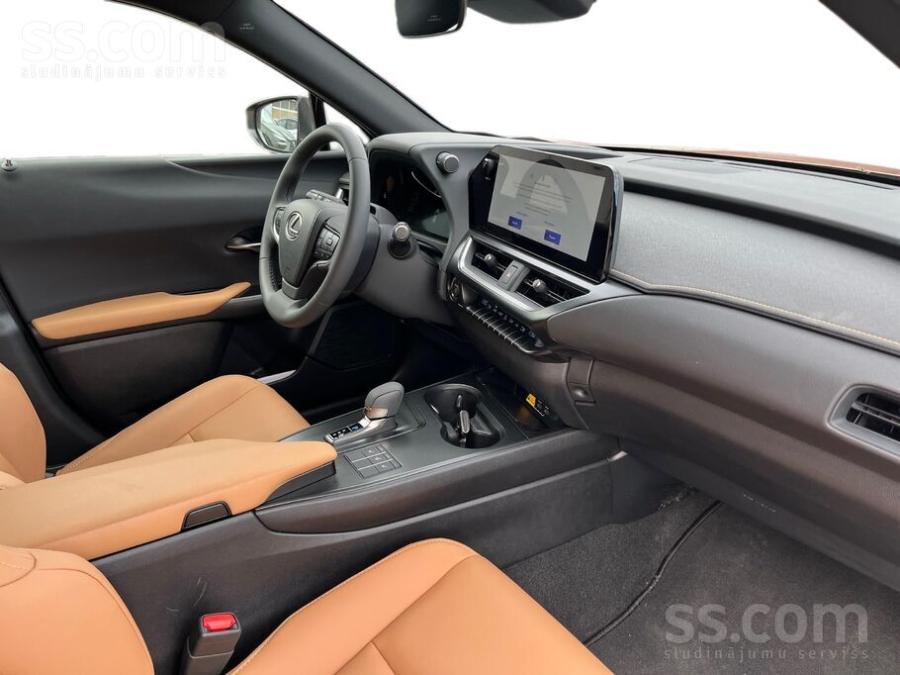 Brown Lexus UX 2025 in Riga, with an engine capacity of 2.00 L and mileage of 7 thousand km for 41900 €, photo 7 on AUTOMOTO.COM.LV