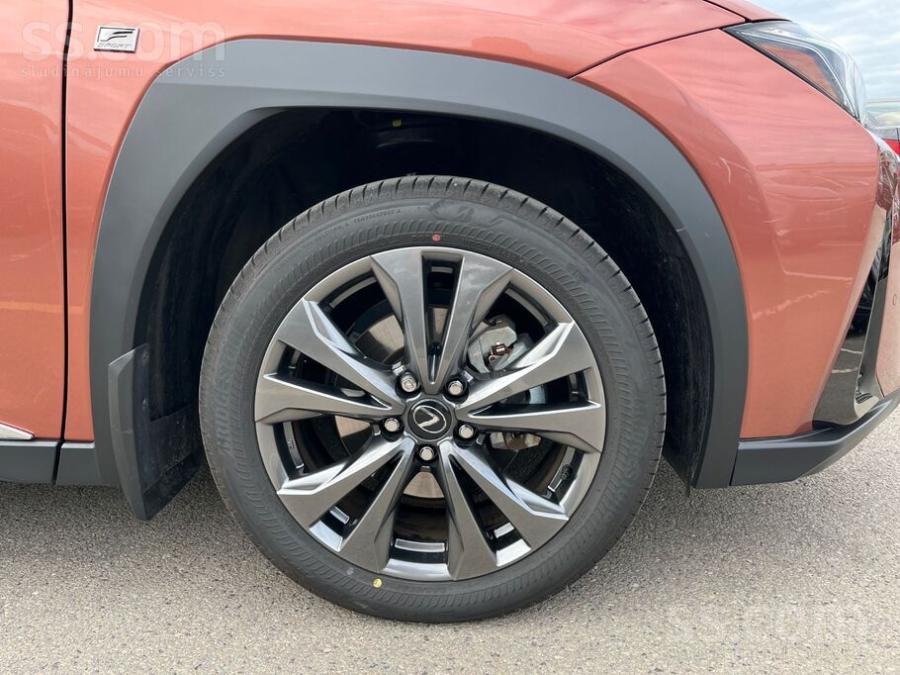 Brown Lexus UX 2025 in Riga, with an engine capacity of 2.00 L and mileage of 7 thousand km for 41900 €, photo 16 on AUTOMOTO.COM.LV