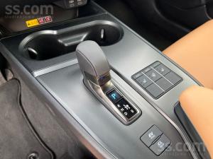 Brown Lexus UX 2025 in Riga, with an engine capacity of 2.00 L and mileage of 7 thousand km for 41900 €, photo 21 on AUTOMOTO.COM.LV