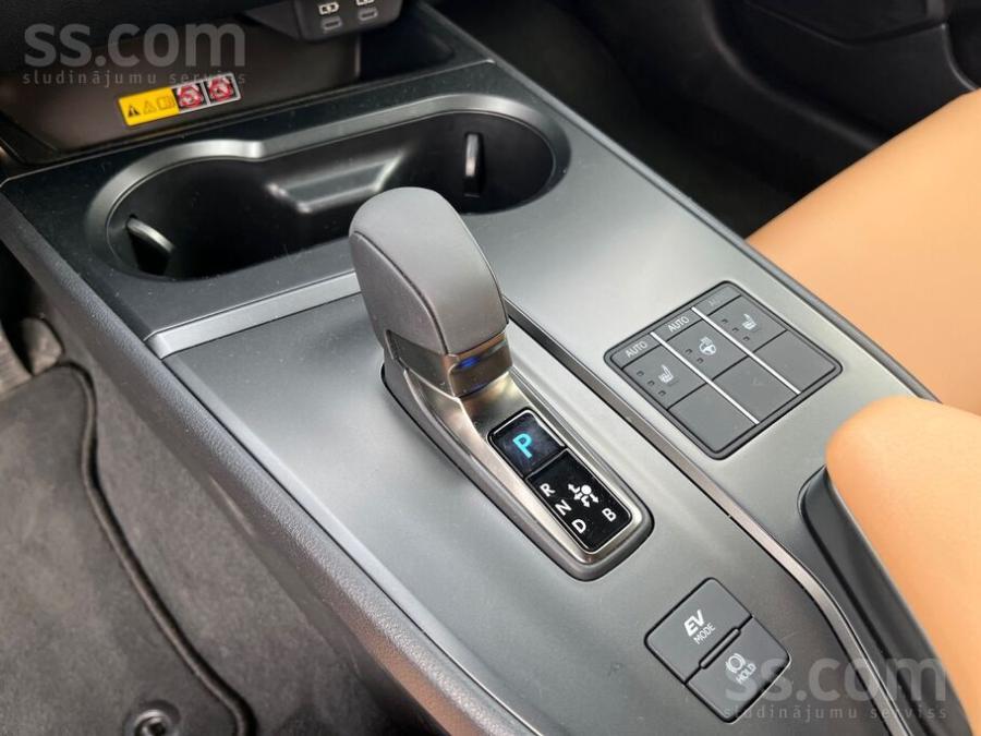 Brown Lexus UX 2025 in Riga, with an engine capacity of 2.00 L and mileage of 7 thousand km for 41900 €, photo 21 on AUTOMOTO.COM.LV
