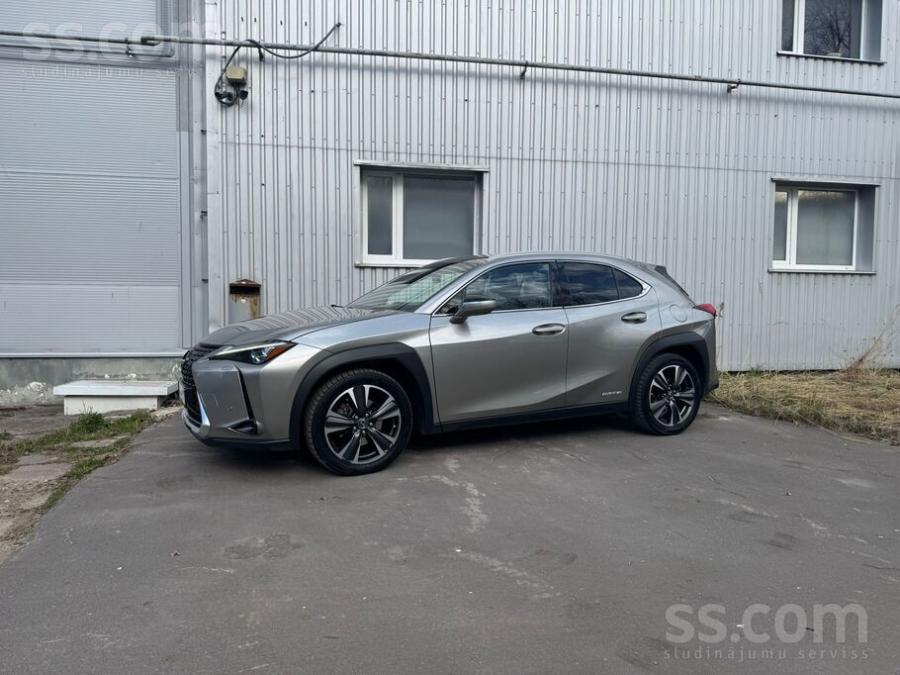 Lexus UX 2019 in Riga, with an engine capacity of 2.00 L and mileage of 108 thousand km for 20000 €, photo 1 on AUTOMOTO.COM.LV