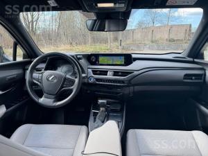 Lexus UX 2019 in Riga, with an engine capacity of 2.00 L and mileage of 108 thousand km for 20000 €, photo 5 on AUTOMOTO.COM.LV