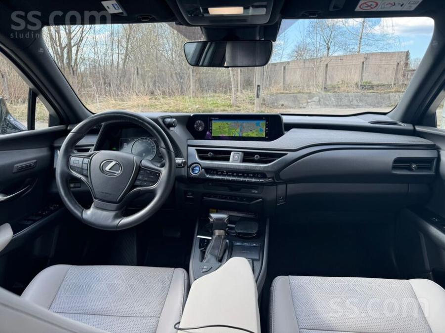 Lexus UX 2019 in Riga, with an engine capacity of 2.00 L and mileage of 108 thousand km for 20000 €, photo 5 on AUTOMOTO.COM.LV