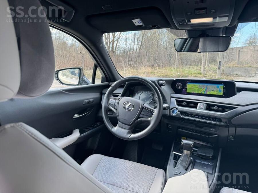 Lexus UX 2019 in Riga, with an engine capacity of 2.00 L and mileage of 108 thousand km for 20000 €, photo 6 on AUTOMOTO.COM.LV