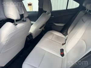 Lexus UX 2019 in Riga, with an engine capacity of 2.00 L and mileage of 108 thousand km for 20000 €, photo 9 on AUTOMOTO.COM.LV