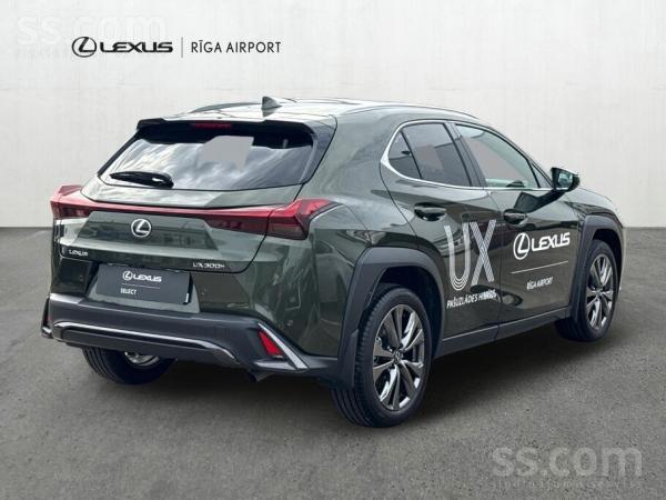 Green Lexus UX 2025 in Valmiera, with an engine capacity of 2.00 L and mileage of 5 thousand km for 39000 €, photo 3 on AUTOMOTO.COM.LV