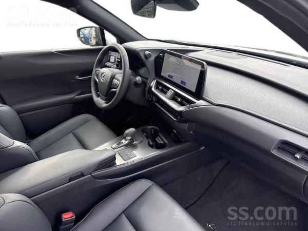 Green Lexus UX 2025 in Valmiera, with an engine capacity of 2.00 L and mileage of 5 thousand km for 39000 €, photo 7 on AUTOMOTO.COM.LV