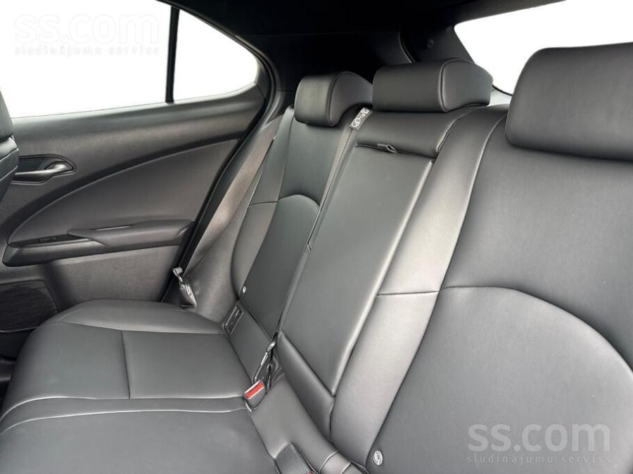 Zaļš Lexus UX 2025 Valmiera, ar dzinēja tilpumu 2.00 L un nobraukumu 5 tūkst. km par 39000 €, foto 20 vietnē AUTOMOTO.COM.LV