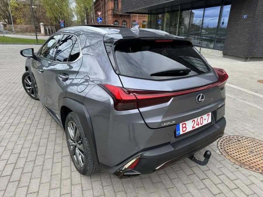 Pelēks Lexus UX 2019 Daugavpils, ar dzinēja tilpumu 2.00 L un nobraukumu 109 tūkst. km par 24950 €, foto 3 vietnē AUTOMOTO.COM.LV