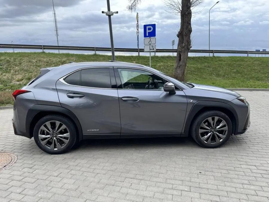 Pelēks Lexus UX 2019 Daugavpils, ar dzinēja tilpumu 2.00 L un nobraukumu 109 tūkst. km par 24950 €, foto 6 vietnē AUTOMOTO.COM.LV