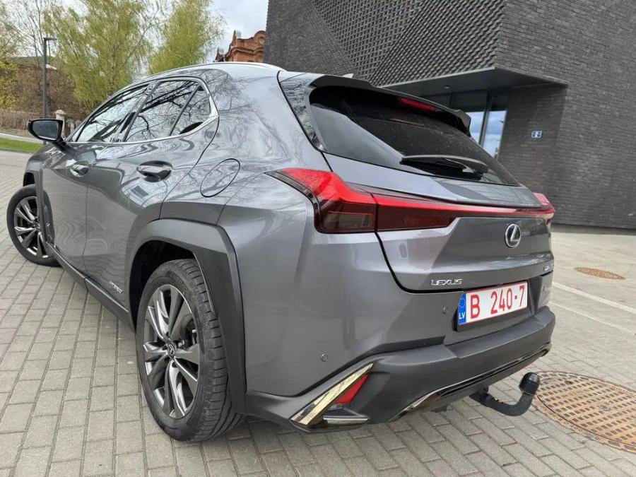 Pelēks Lexus UX 2019 Daugavpils, ar dzinēja tilpumu 2.00 L un nobraukumu 109 tūkst. km par 24950 €, foto 9 vietnē AUTOMOTO.COM.LV