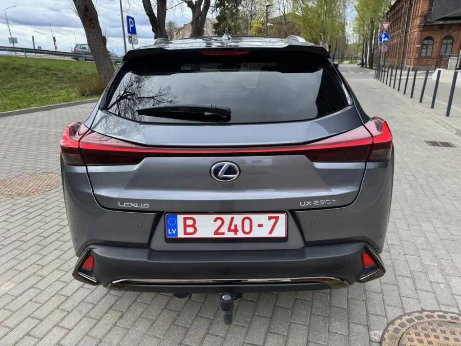 Pelēks Lexus UX 2019 Daugavpils, ar dzinēja tilpumu 2.00 L un nobraukumu 109 tūkst. km par 24950 €, foto 10 vietnē AUTOMOTO.COM.LV