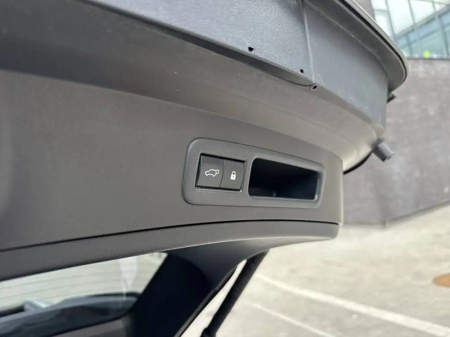 Pelēks Lexus UX 2019 Daugavpils, ar dzinēja tilpumu 2.00 L un nobraukumu 109 tūkst. km par 24950 €, foto 24 vietnē AUTOMOTO.COM.LV