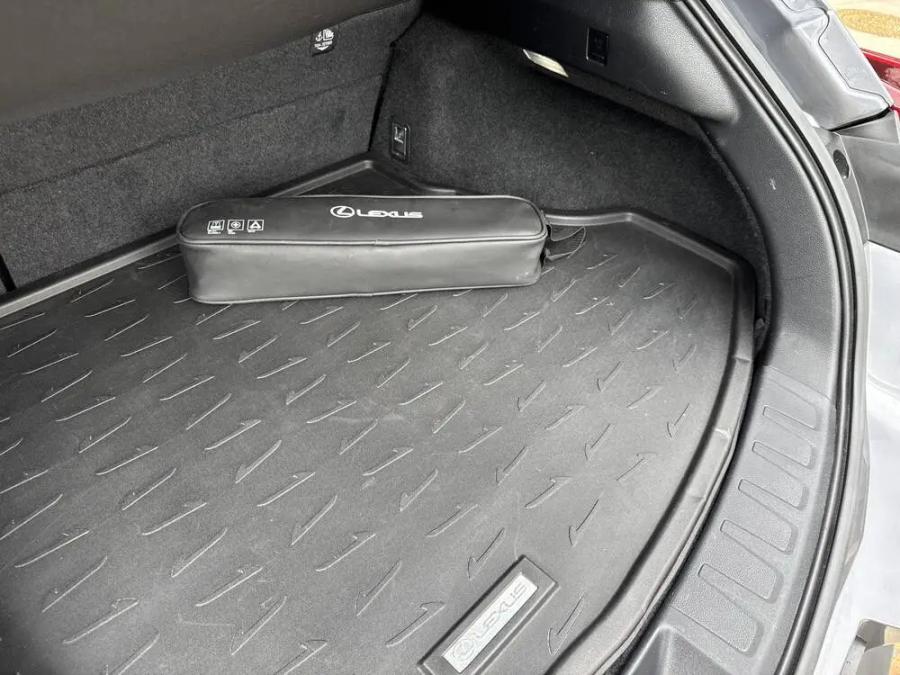 Pelēks Lexus UX 2019 Daugavpils, ar dzinēja tilpumu 2.00 L un nobraukumu 109 tūkst. km par 24950 €, foto 25 vietnē AUTOMOTO.COM.LV