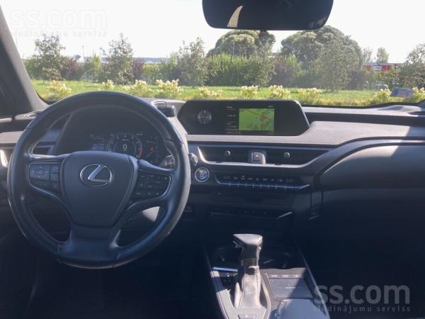 Grey Lexus UX 2019 in Riga, with an engine capacity of 2.00 L and mileage of 59 thousand km for 19500 €, photo 8 on AUTOMOTO.COM.LV