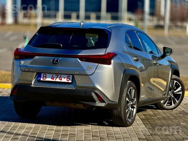 Grey Lexus UX 2020 in Riga, with an engine capacity of 2.00 L and mileage of 0 thousand km for 18970 €, photo 3 on AUTOMOTO.COM.LV