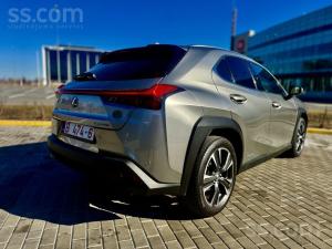 Pelēks Lexus UX 2020 Rīga, ar dzinēja tilpumu 2.00 L un nobraukumu 0 tūkst. km par 18970 €, foto 8 vietnē AUTOMOTO.COM.LV
