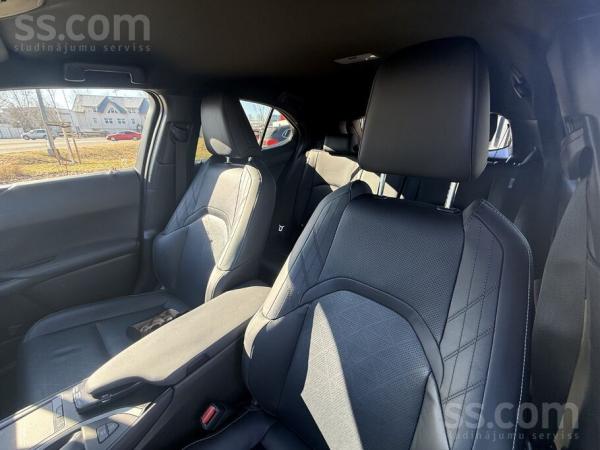 Grey Lexus UX 2020 in Riga, with an engine capacity of 2.00 L and mileage of 0 thousand km for 18970 €, photo 10 on AUTOMOTO.COM.LV