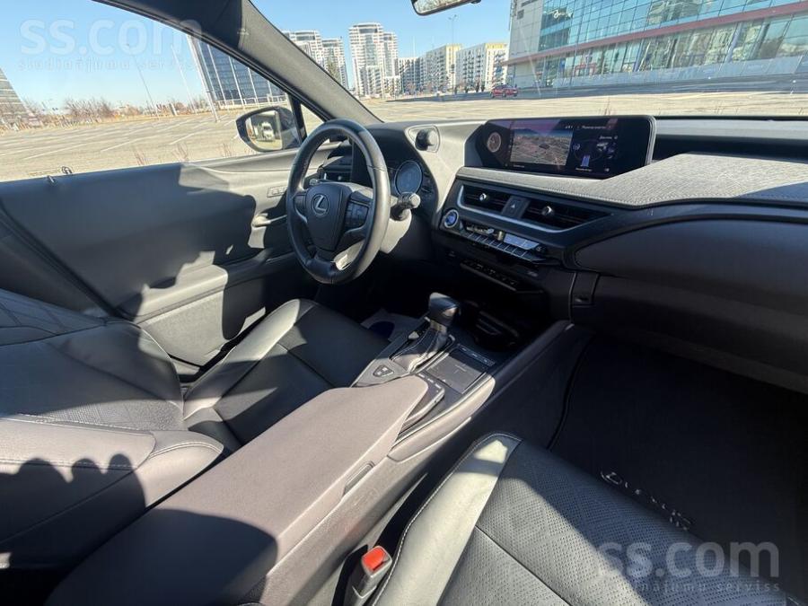 Pelēks Lexus UX 2020 Rīga, ar dzinēja tilpumu 2.00 L un nobraukumu 0 tūkst. km par 18970 €, foto 19 vietnē AUTOMOTO.COM.LV
