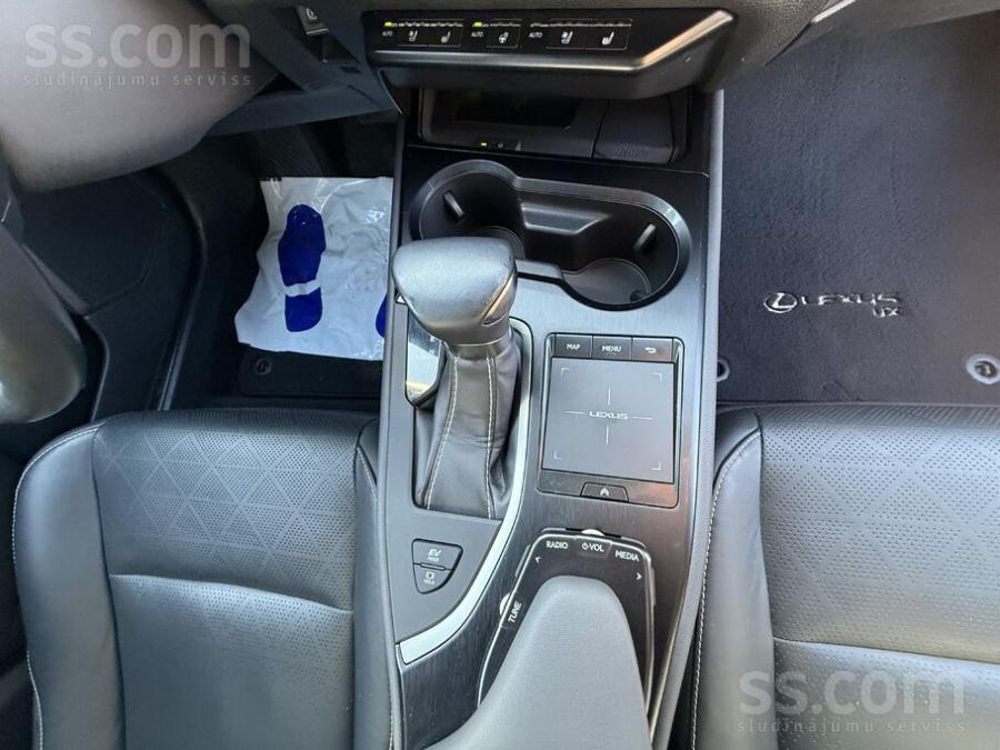 Pelēks Lexus UX 2020 Rīga, ar dzinēja tilpumu 2.00 L un nobraukumu 0 tūkst. km par 18970 €, foto 27 vietnē AUTOMOTO.COM.LV