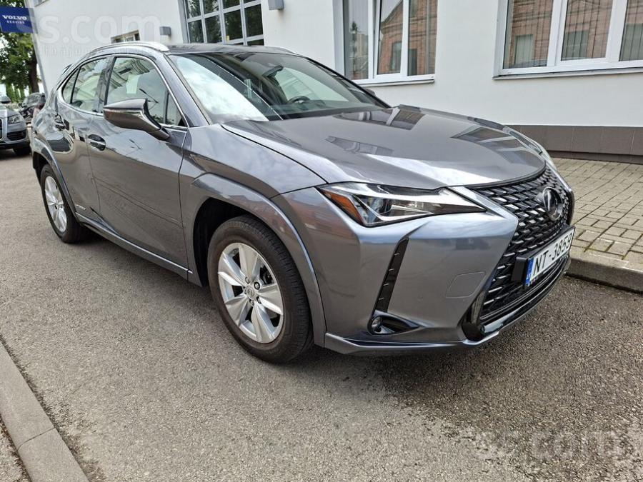 Pelēks Lexus UX 2020 Daugavpils, ar dzinēja tilpumu 2.00 L un nobraukumu 77 tūkst. km par 19900 €, foto 1 vietnē AUTOMOTO.COM.LV