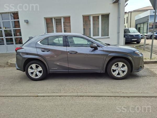 Pelēks Lexus UX 2020 Daugavpils, ar dzinēja tilpumu 2.00 L un nobraukumu 77 tūkst. km par 19900 €, foto 2 vietnē AUTOMOTO.COM.LV