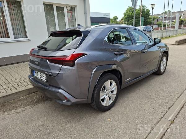 Pelēks Lexus UX 2020 Daugavpils, ar dzinēja tilpumu 2.00 L un nobraukumu 77 tūkst. km par 19900 €, foto 3 vietnē AUTOMOTO.COM.LV